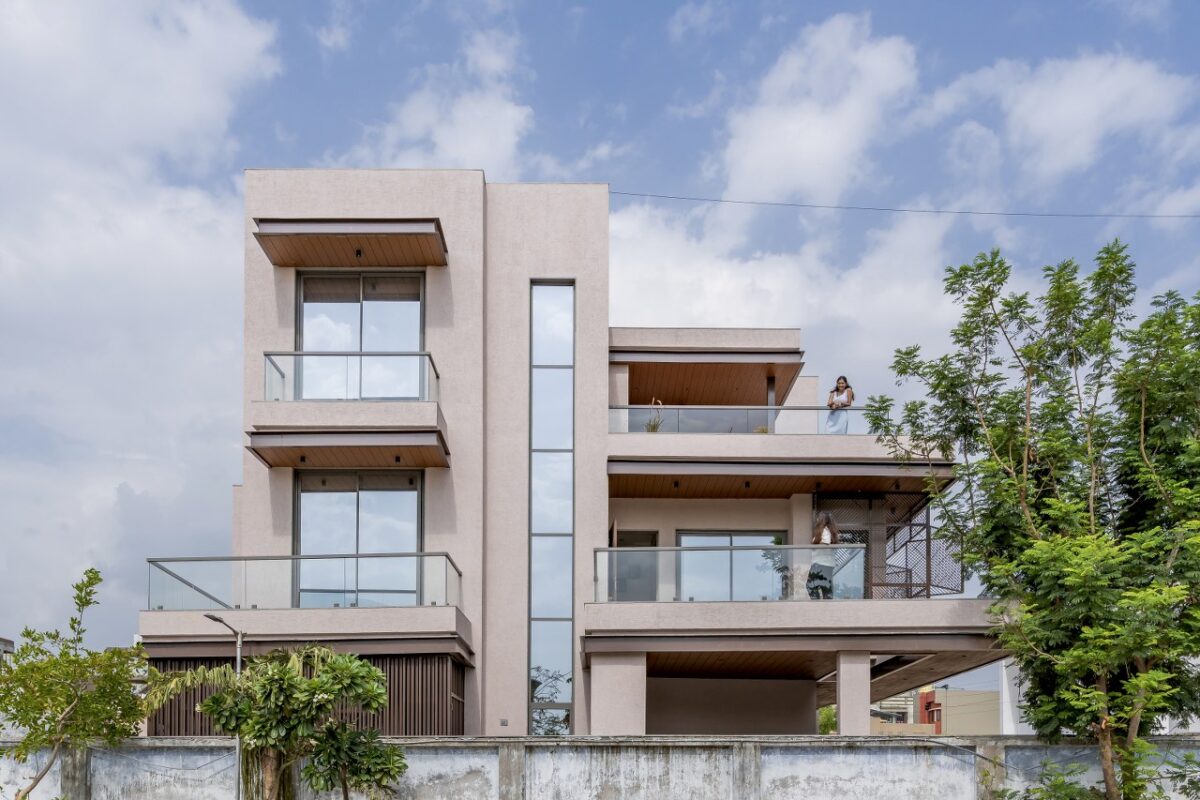 A 4 Bedroom House Design is set on a Limited Footprint | Harikrushna ...