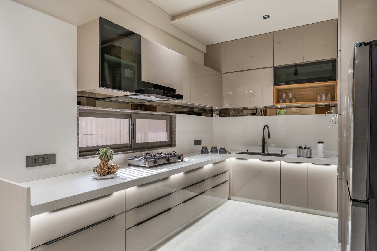 A 4 Bedroom House Design is set on a Limited Footprint | Harikrushna ...