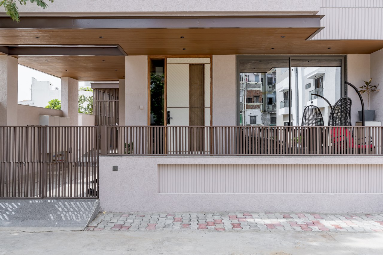 A 4 Bedroom House Design is set on a Limited Footprint | Harikrushna ...