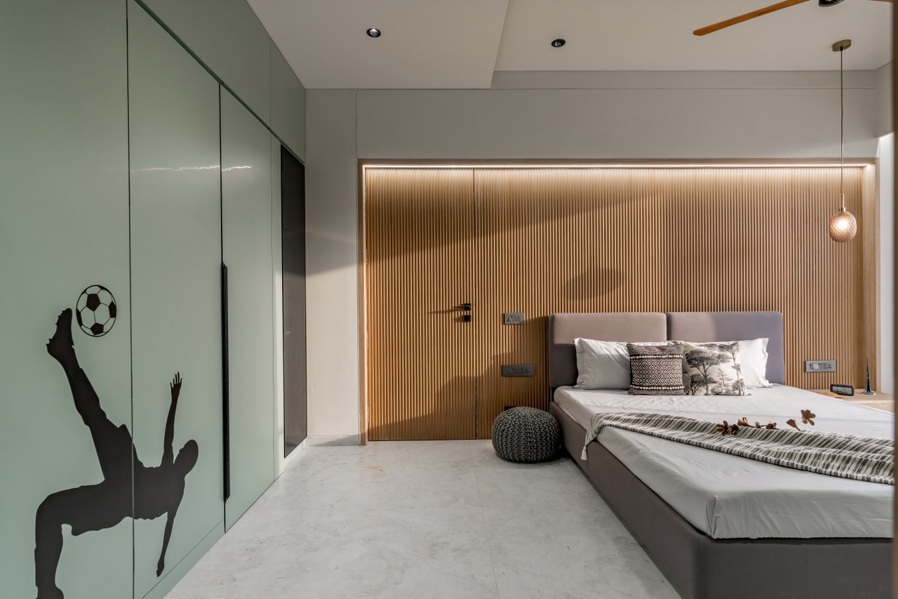 A 4 Bedroom House Design is set on a Limited Footprint | Harikrushna ...