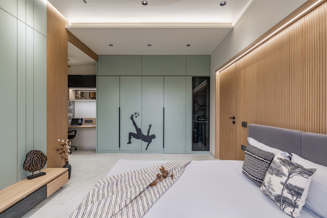 A 4 Bedroom House Design is set on a Limited Footprint | Harikrushna ...