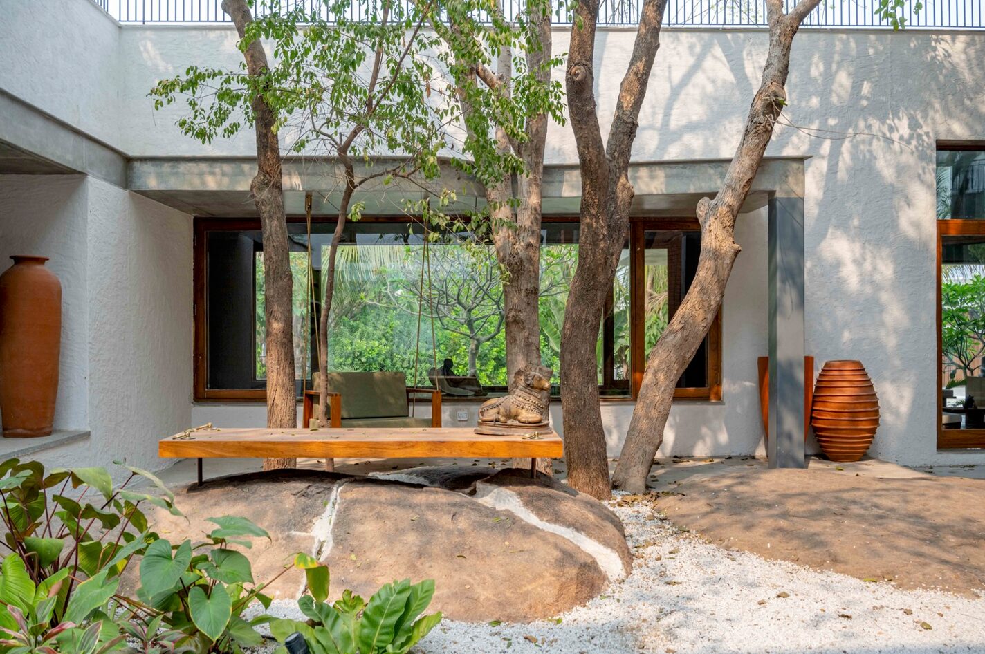 This Home is Influenced by Biomorphism Architecture | The Grid Architects