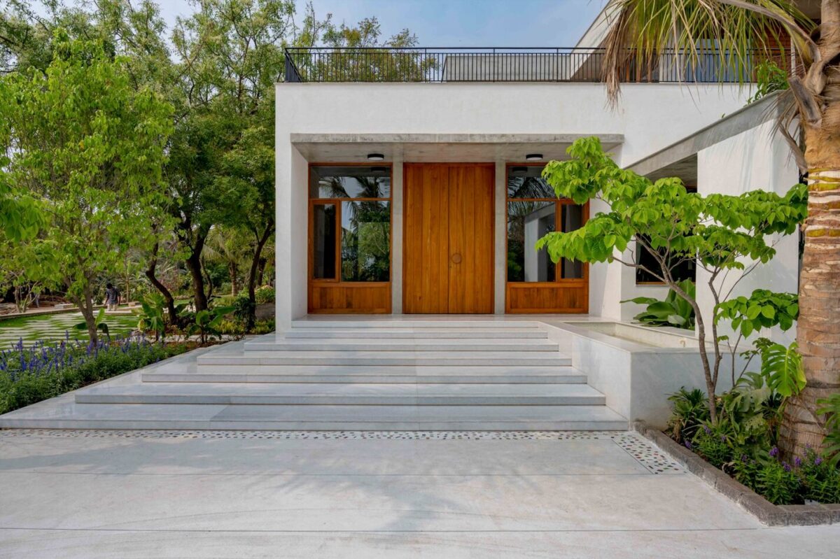 This Home is Influenced by Biomorphism Architecture | The Grid Architects