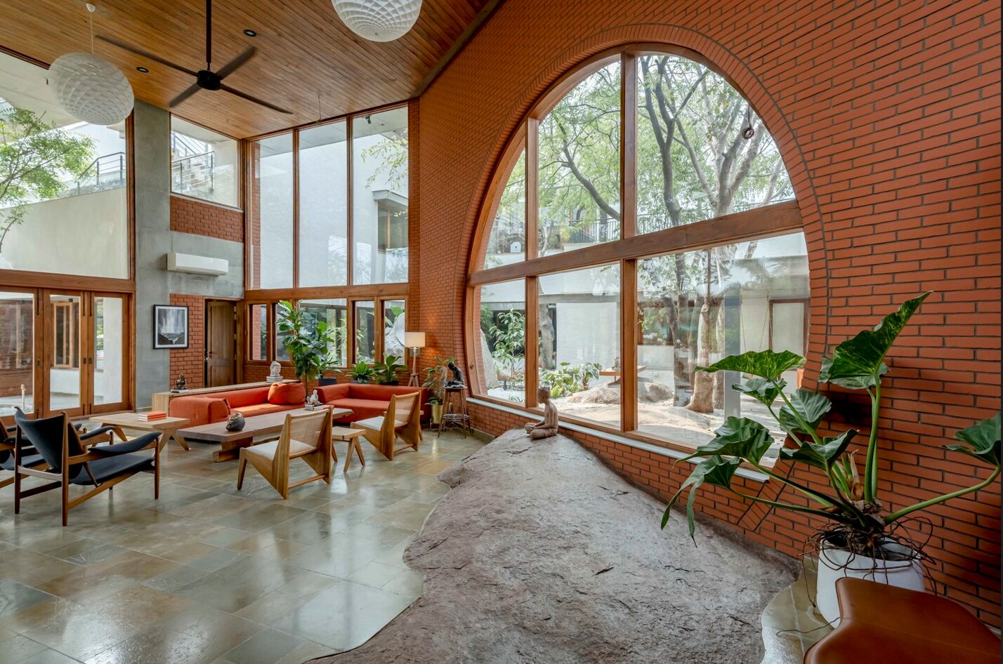 This Home is Influenced by Biomorphism Architecture | The Grid Architects