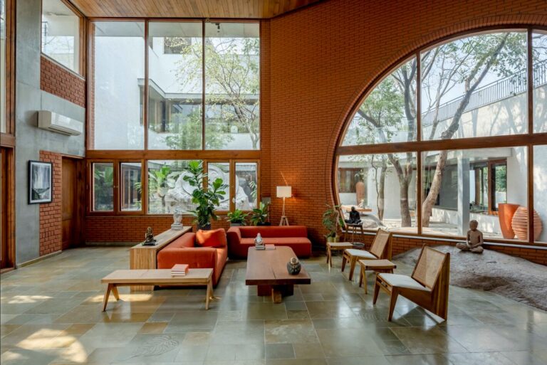 This Home is Influenced by Biomorphism Architecture | The Grid Architects