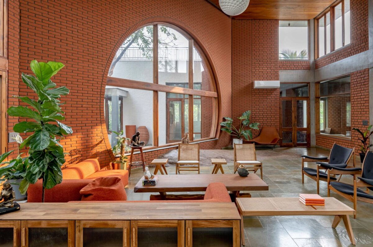 This Home is Influenced by Biomorphism Architecture | The Grid Architects