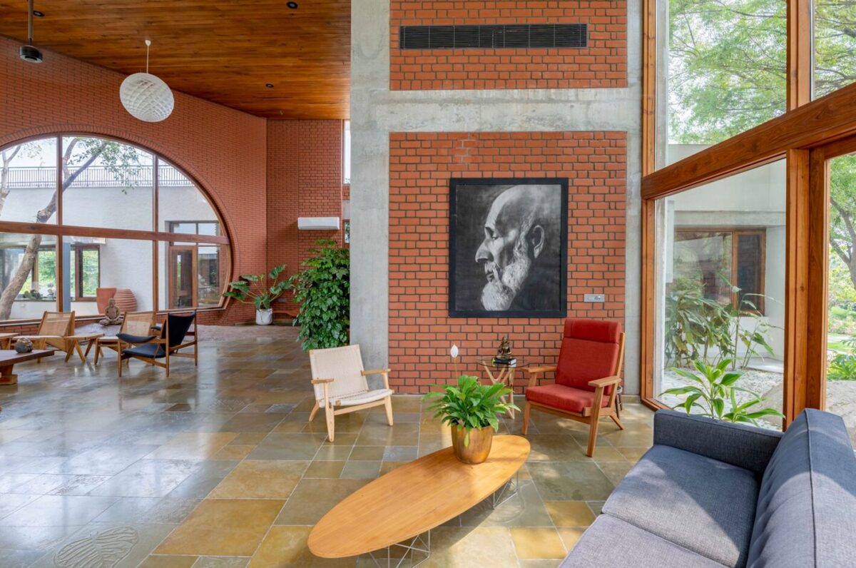 This Home is Influenced by Biomorphism Architecture | The Grid Architects