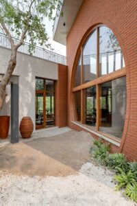 This Home is Influenced by Biomorphism Architecture | The Grid Architects