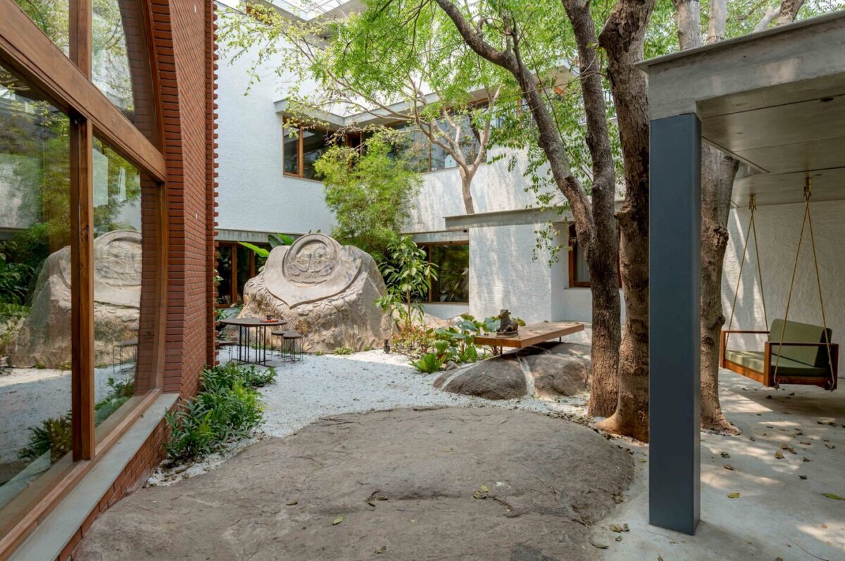 This Home is Influenced by Biomorphism Architecture | The Grid Architects