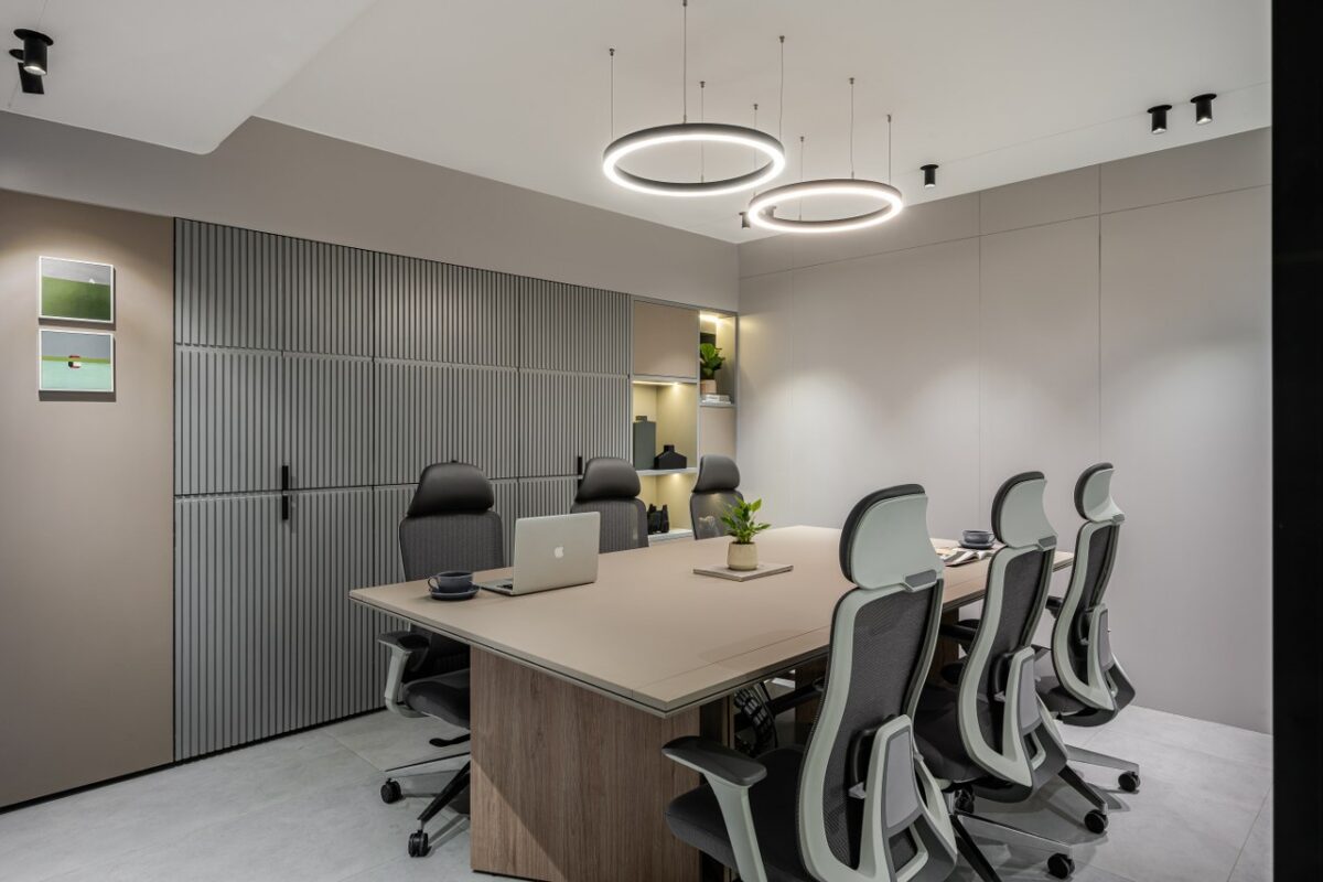 This IT Office Interior Design Epitomises Modern Workspaces | ARSCAPE ...