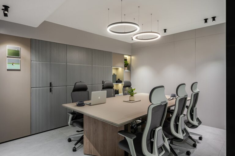 This IT Office Interior Design Epitomises Modern Workspaces | ARSCAPE ...