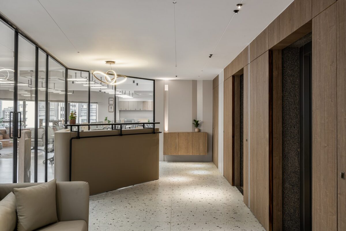 This IT Office Interior Design Epitomises Modern Workspaces | ARSCAPE ...