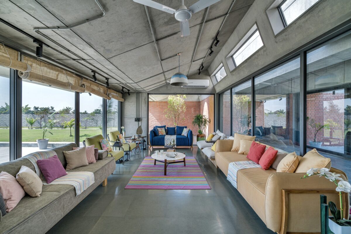 The Two Bay House is the Manifestation of in Between Spaces | MISA ...