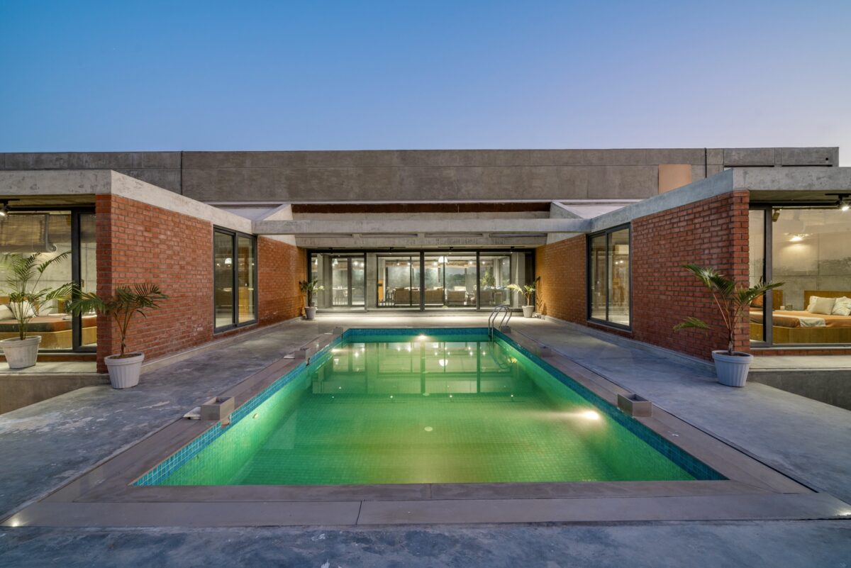 The Two Bay House is the Manifestation of in Between Spaces | MISA ...