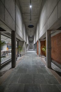 The Two Bay House is the Manifestation of in Between Spaces | MISA ...