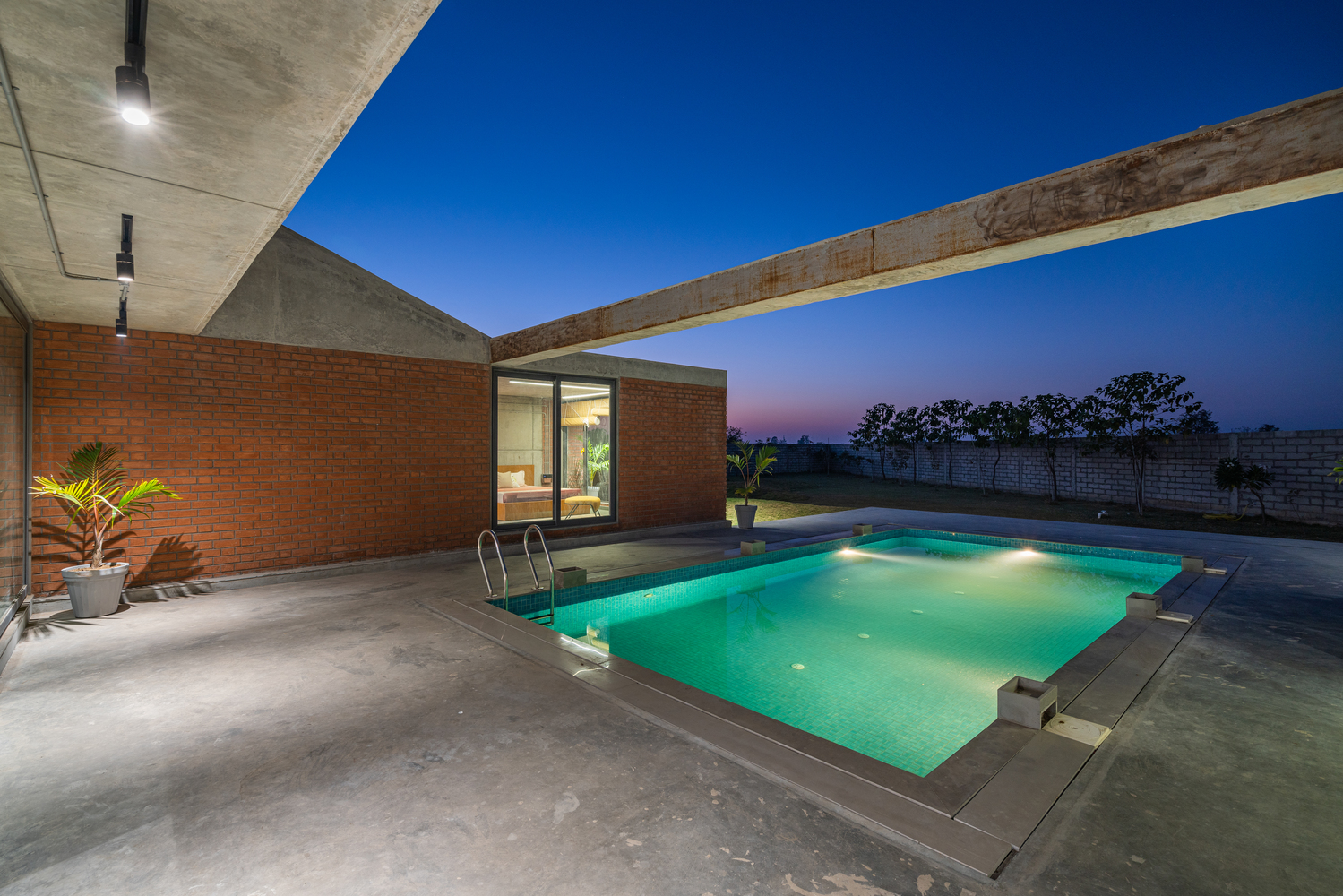 The Two Bay House is the Manifestation of in Between Spaces | MISA ...