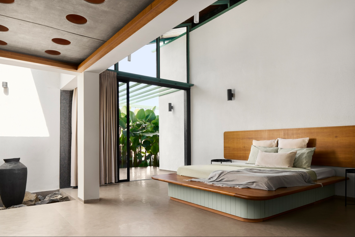 This Gable Roof House Welcomes One With The Sound of Flowing Water ...