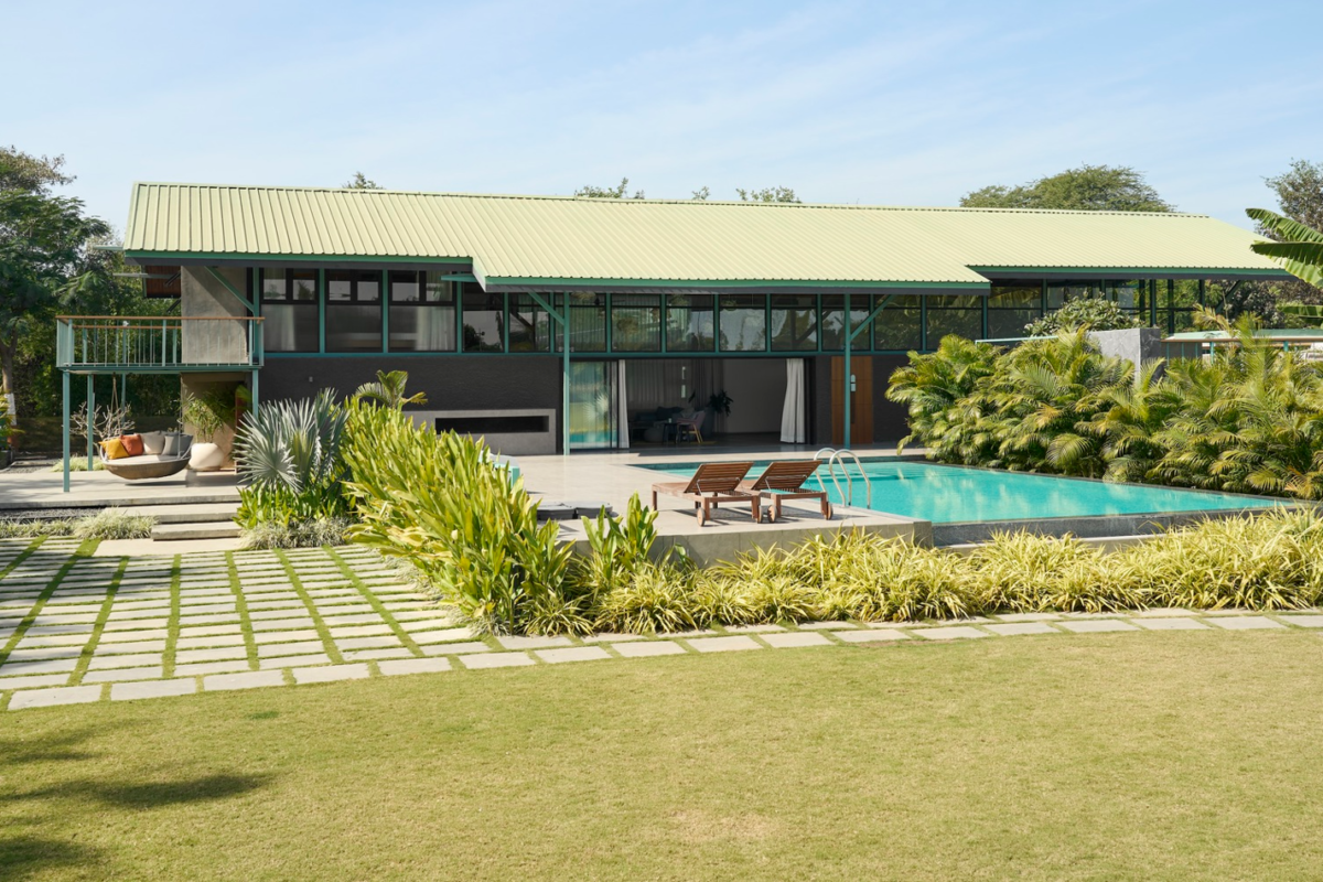 This Gable Roof House Welcomes One With The Sound of Flowing Water ...