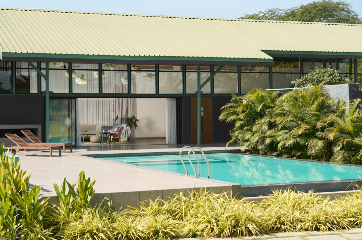 This Gable Roof House Welcomes One With The Sound of Flowing Water ...