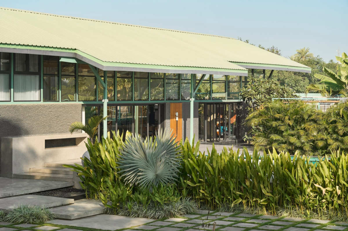 This Gable Roof House Welcomes One With The Sound of Flowing Water ...