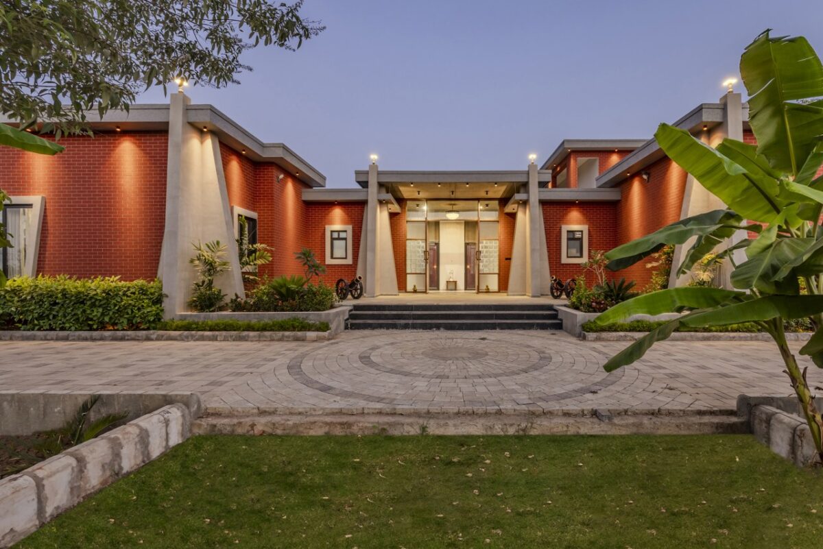 A Home in Baroda is Lost in a Sea of Dense Green | Shreesh Design ...
