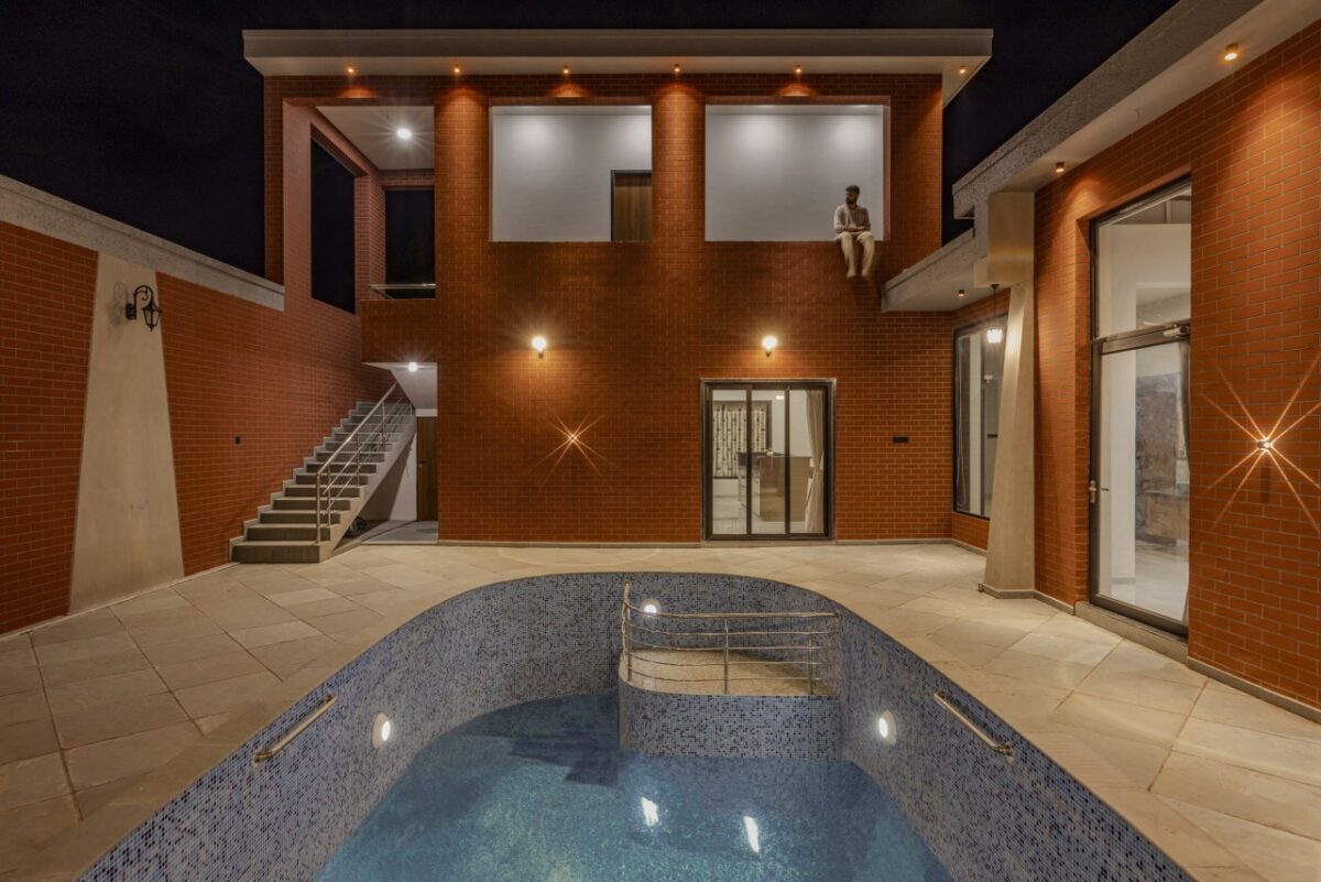 A Home in Baroda is Lost in a Sea of Dense Green | Shreesh Design ...