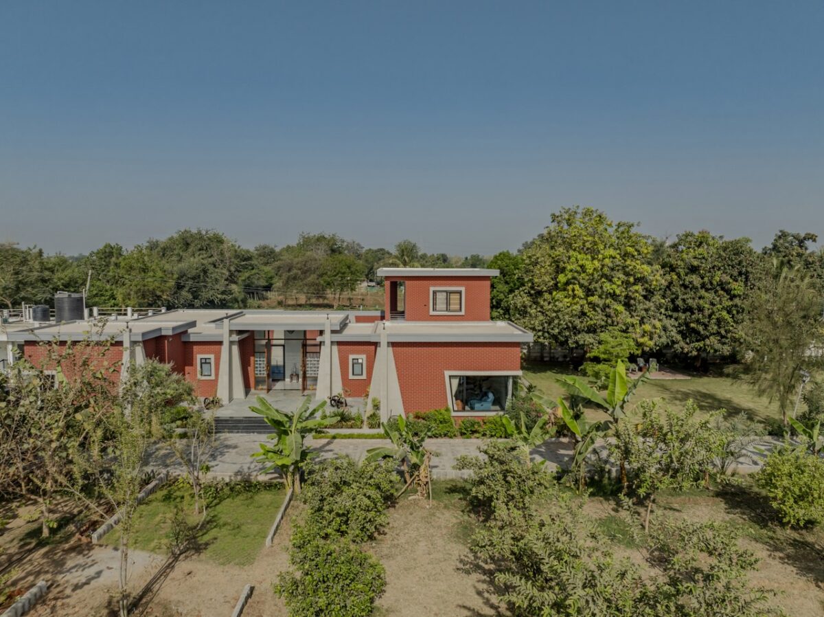 A Home in Baroda is Lost in a Sea of Dense Green | Shreesh Design ...