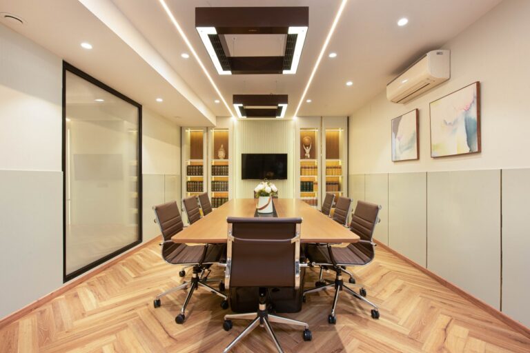 This Legal Office Design in Delhi Houses Generations of Libraries ...