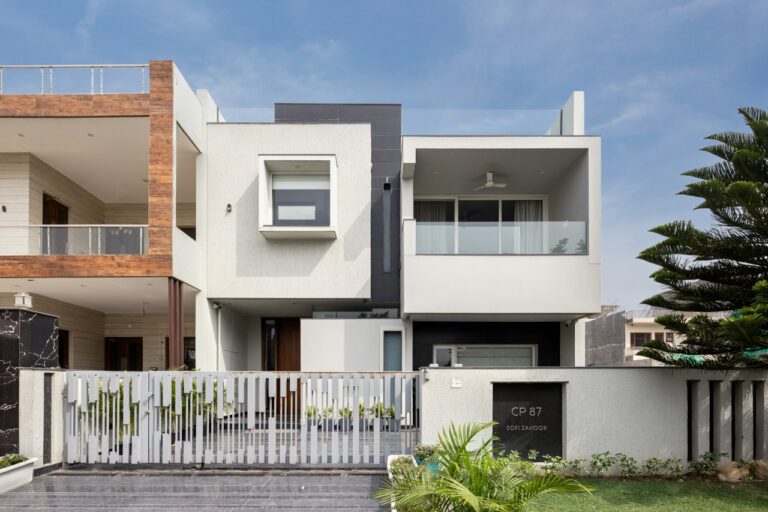 The Linear Plot of this House Inspired A Design That Emphasizes Natural ...