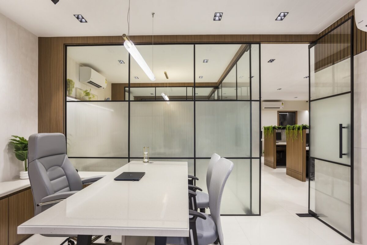 This Intelligent yet Modernist Office Makes the Space Brim with Life ...