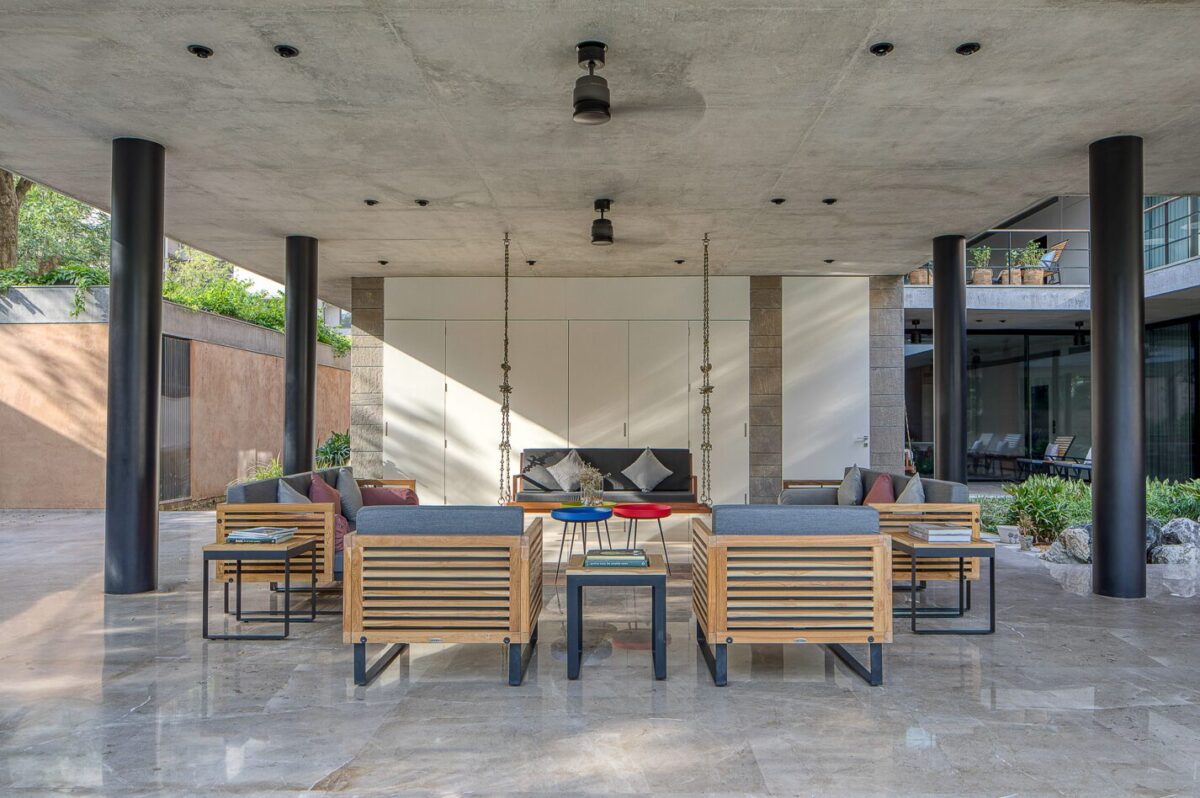 This Residential Villa Defies the Surrounding Modernity | Blocher ...