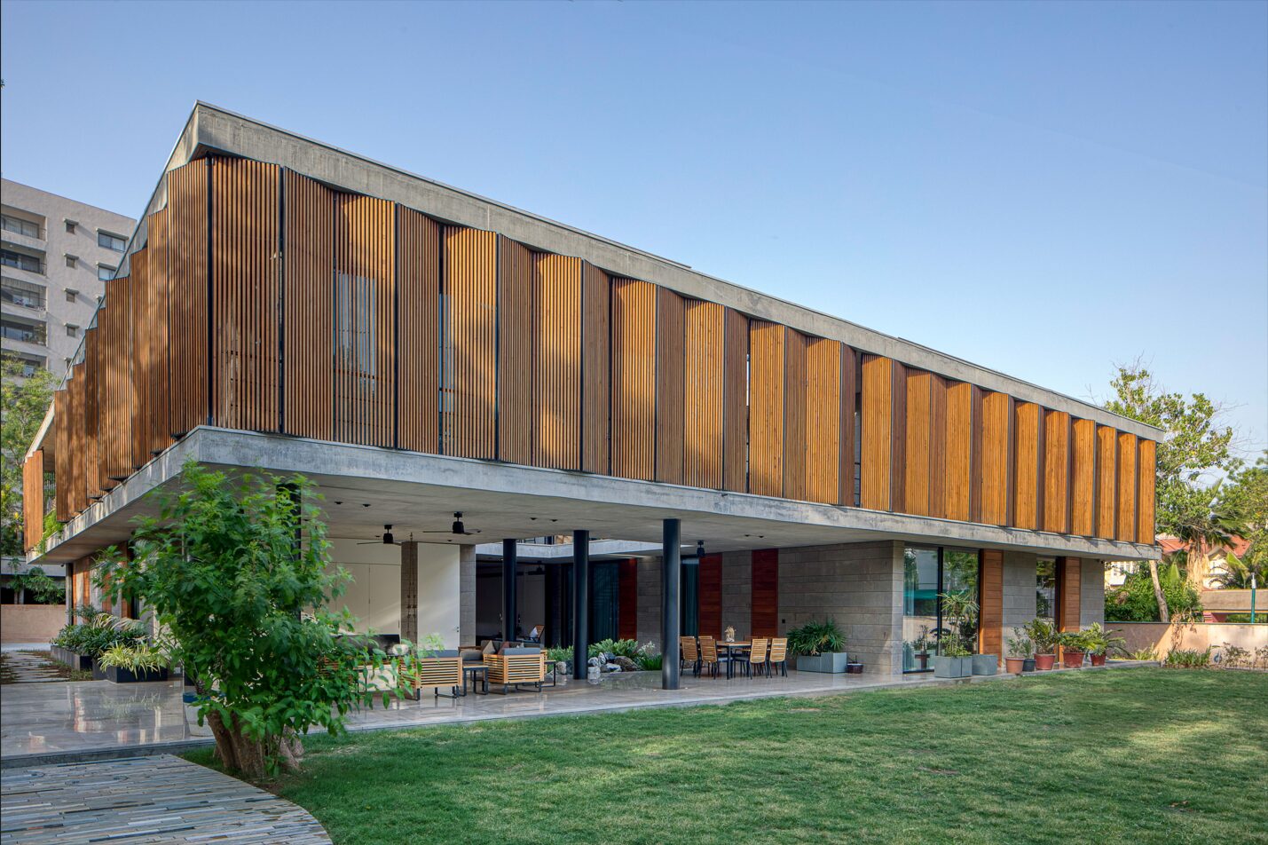 This Residential Villa Defies the Surrounding Modernity | Blocher ...
