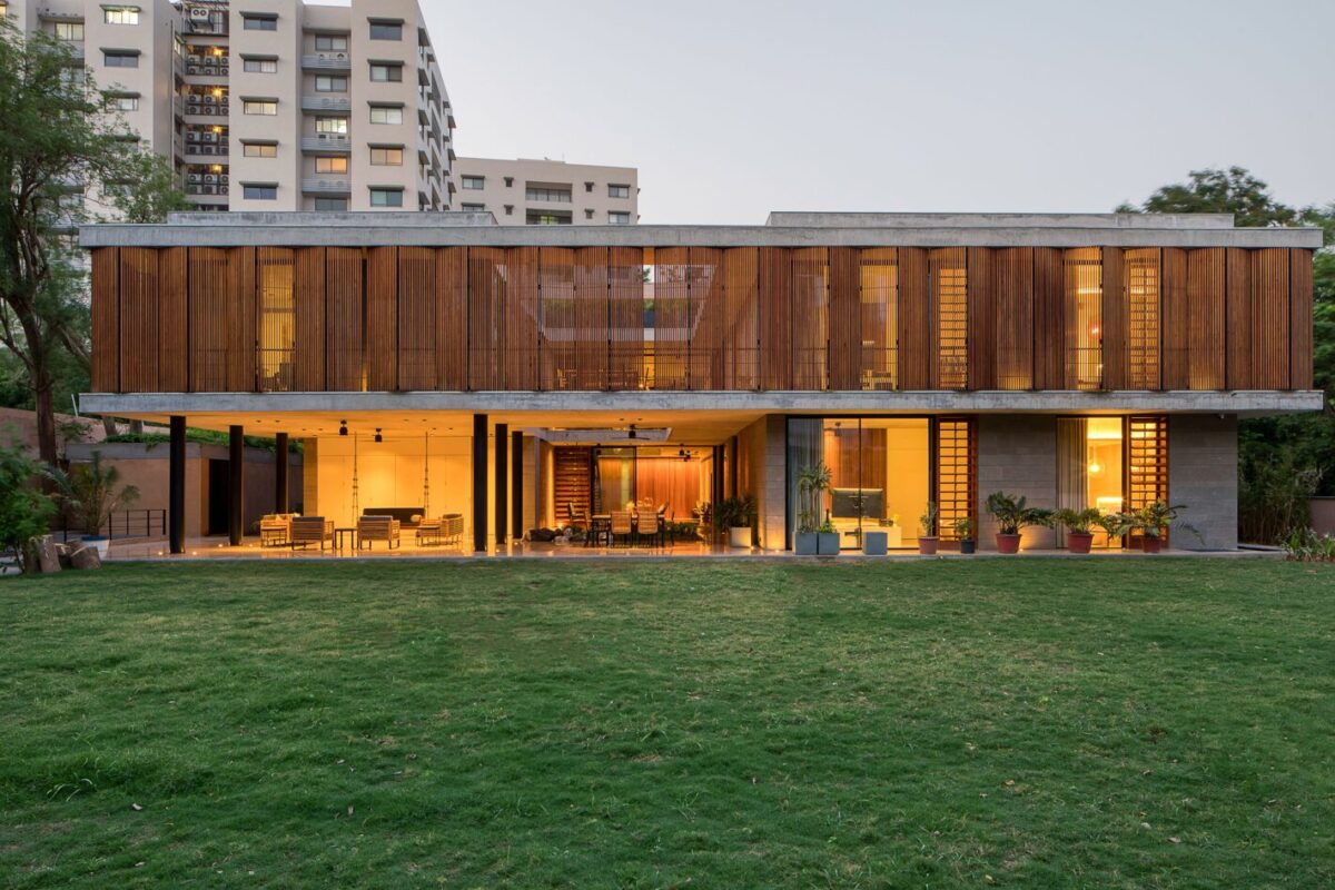 This Residential Villa Defies the Surrounding Modernity | Blocher ...