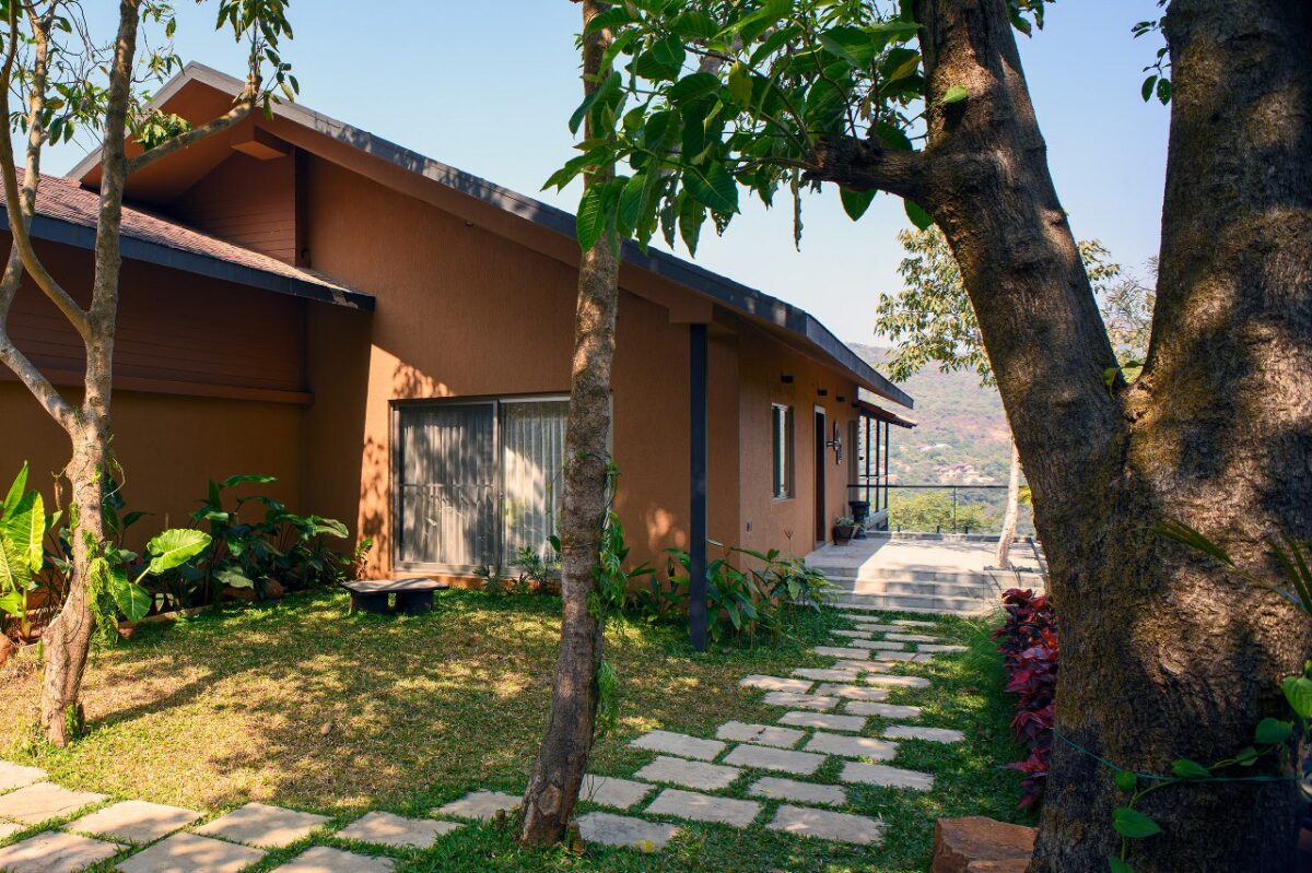 This Rustic Retreat is Inviting, Cozy and Environmentally Conscious ...