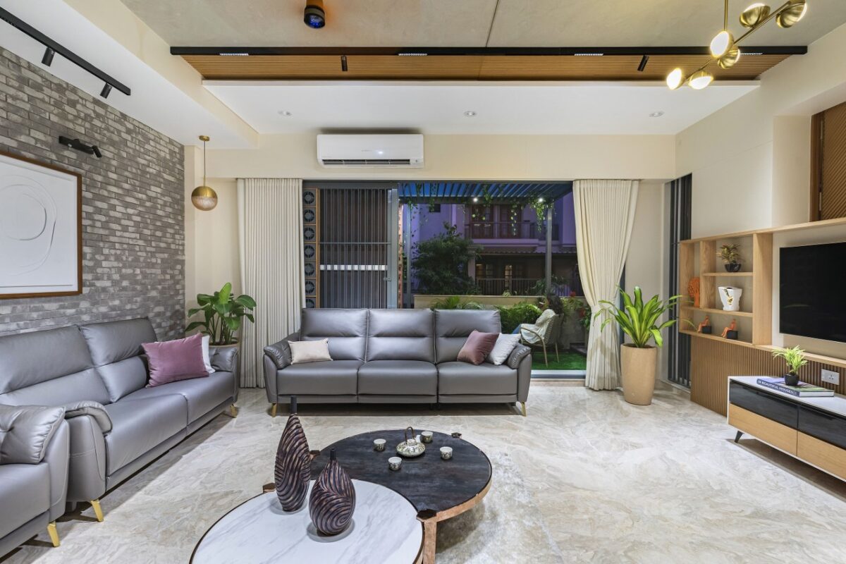 This South Facing House is in a Dense Area | Prashant Parmar Architect ...