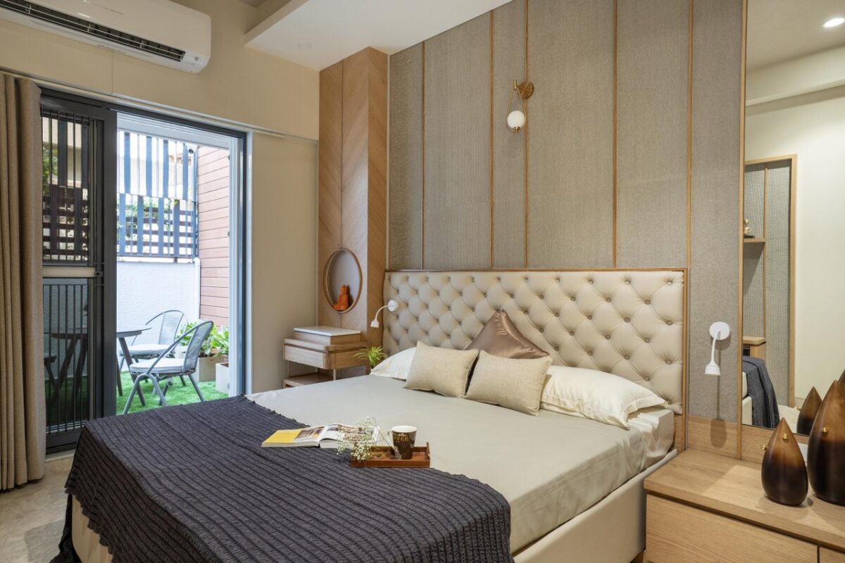 This South Facing House is in a Dense Area | Prashant Parmar Architect ...