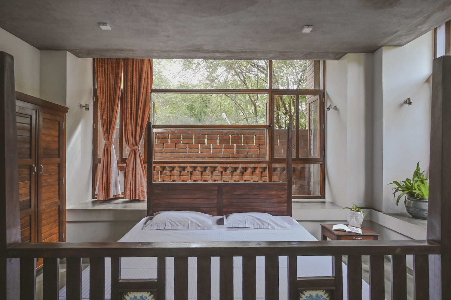 This Traditional House Design in Auroville was Designed for the Kalari ...