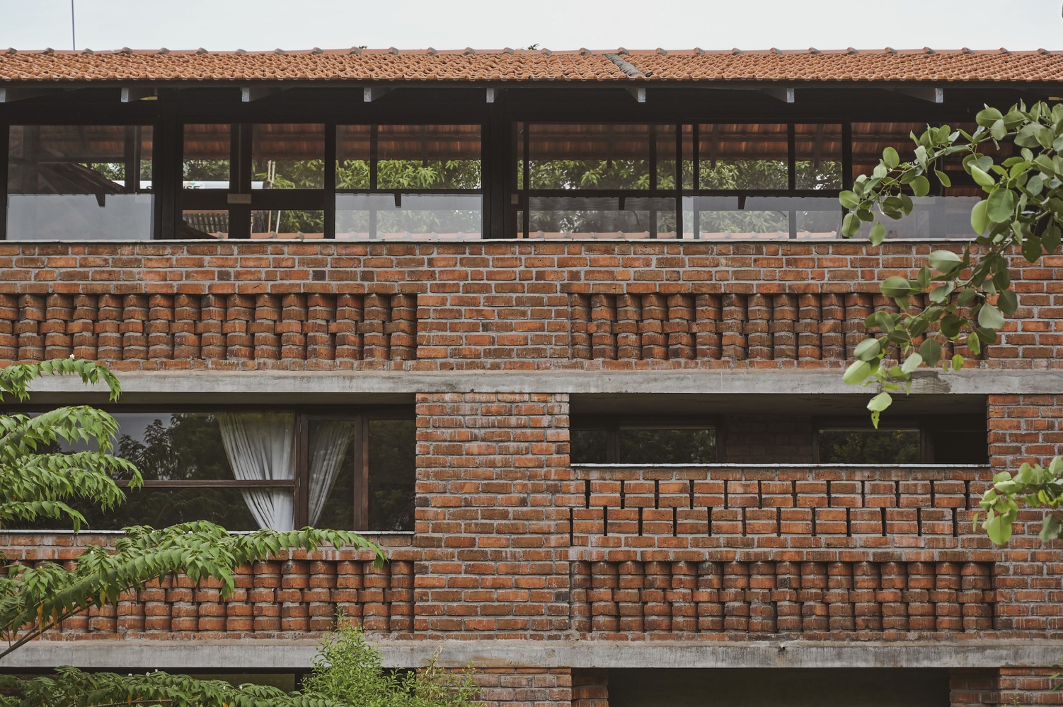 This Traditional House Design in Auroville was Designed for the Kalari ...