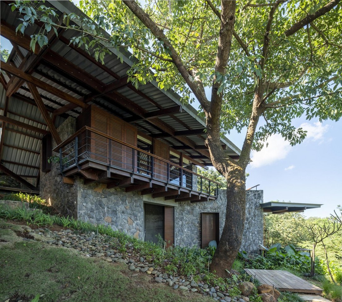 This Veranda House in Pune was Built in Separate Phases | Malik ...