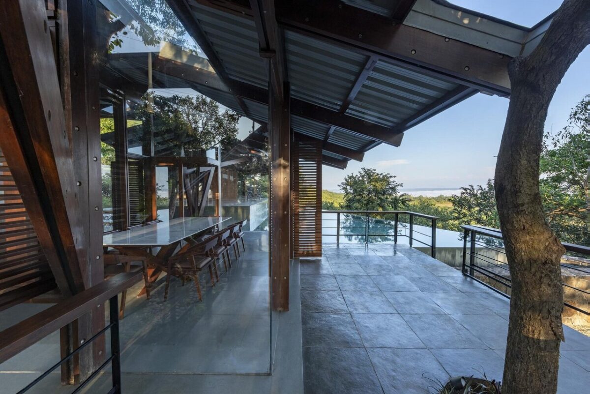 This Veranda House in Pune was Built in Separate Phases | Malik ...