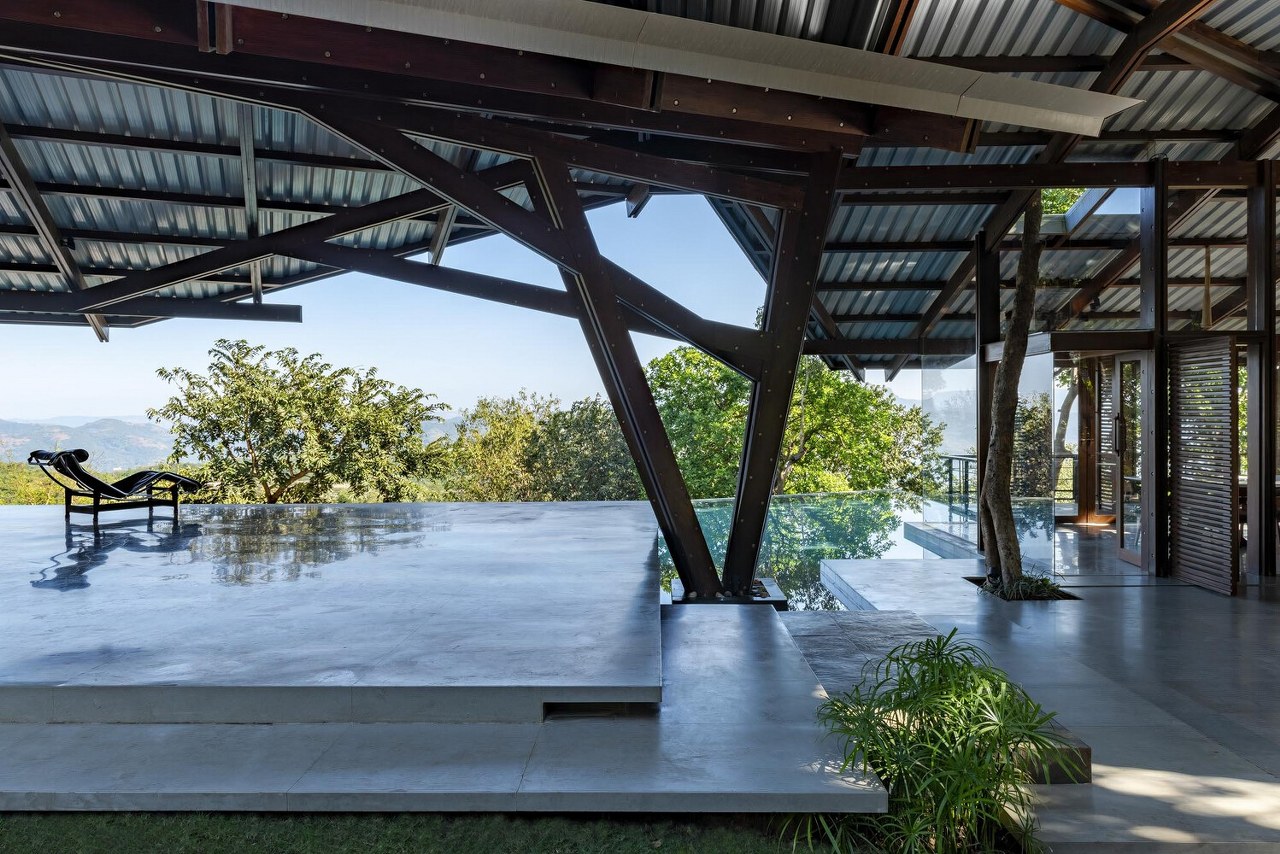This Veranda House in Pune was Built in Separate Phases | Malik ...
