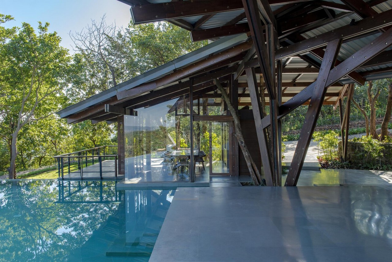 This Veranda House in Pune was Built in Separate Phases | Malik ...