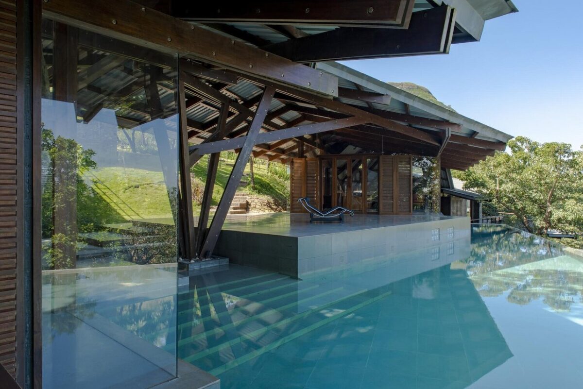 This Veranda House in Pune was Built in Separate Phases | Malik Architecture