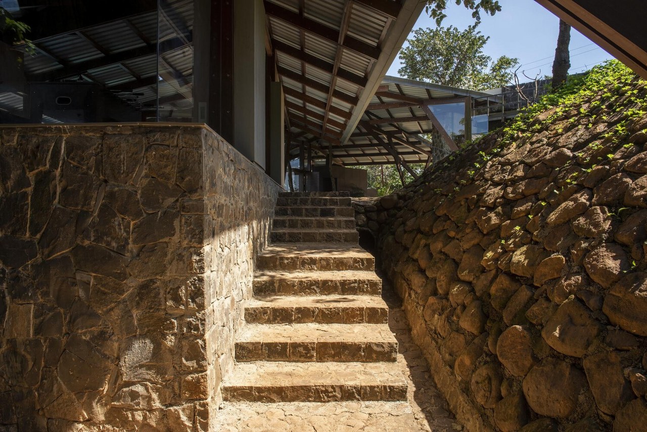 This Veranda House in Pune was Built in Separate Phases | Malik ...