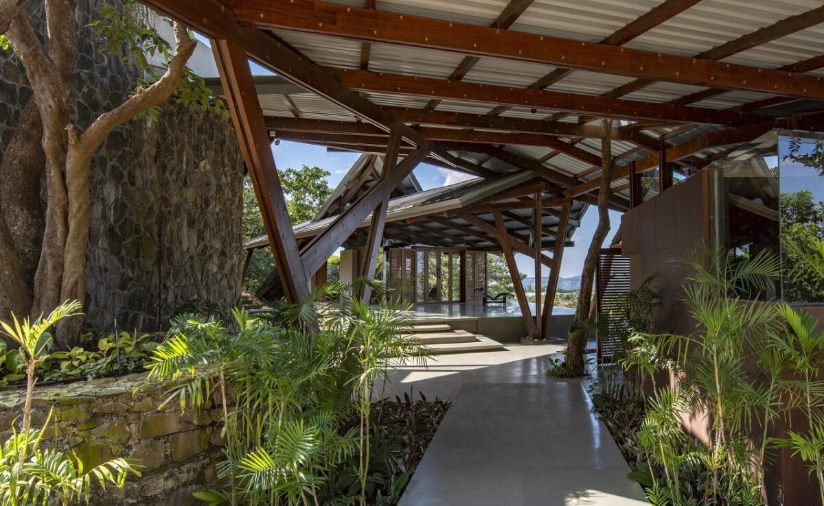 This Veranda House in Pune was Built in Separate Phases | Malik ...