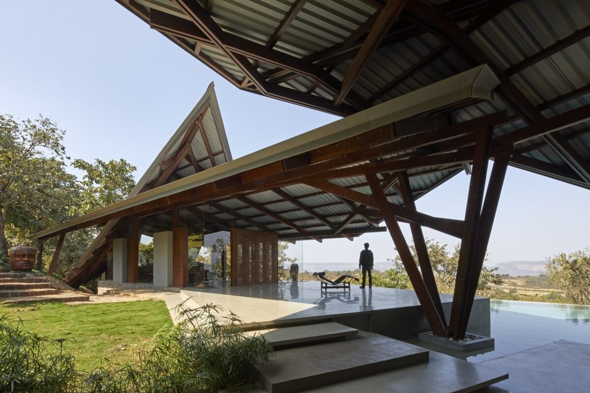 This Veranda House in Pune was Built in Separate Phases | Malik ...