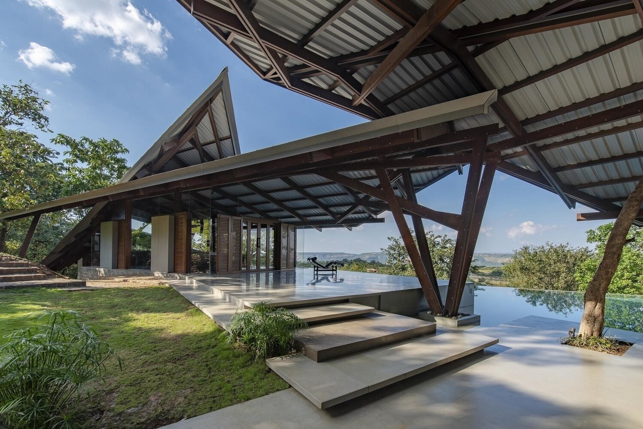 This Veranda House in Pune was Built in Separate Phases | Malik ...