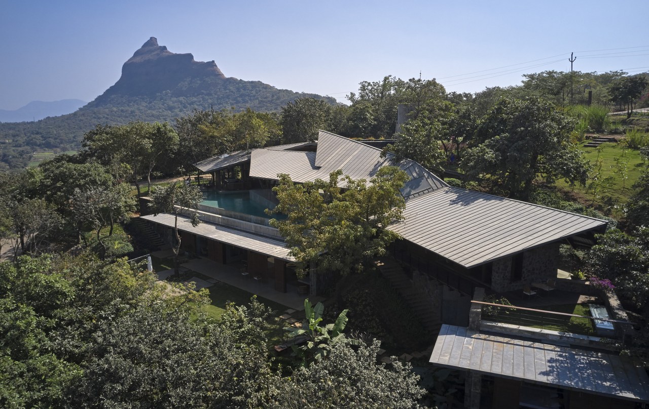 This Veranda House in Pune was Built in Separate Phases | Malik ...