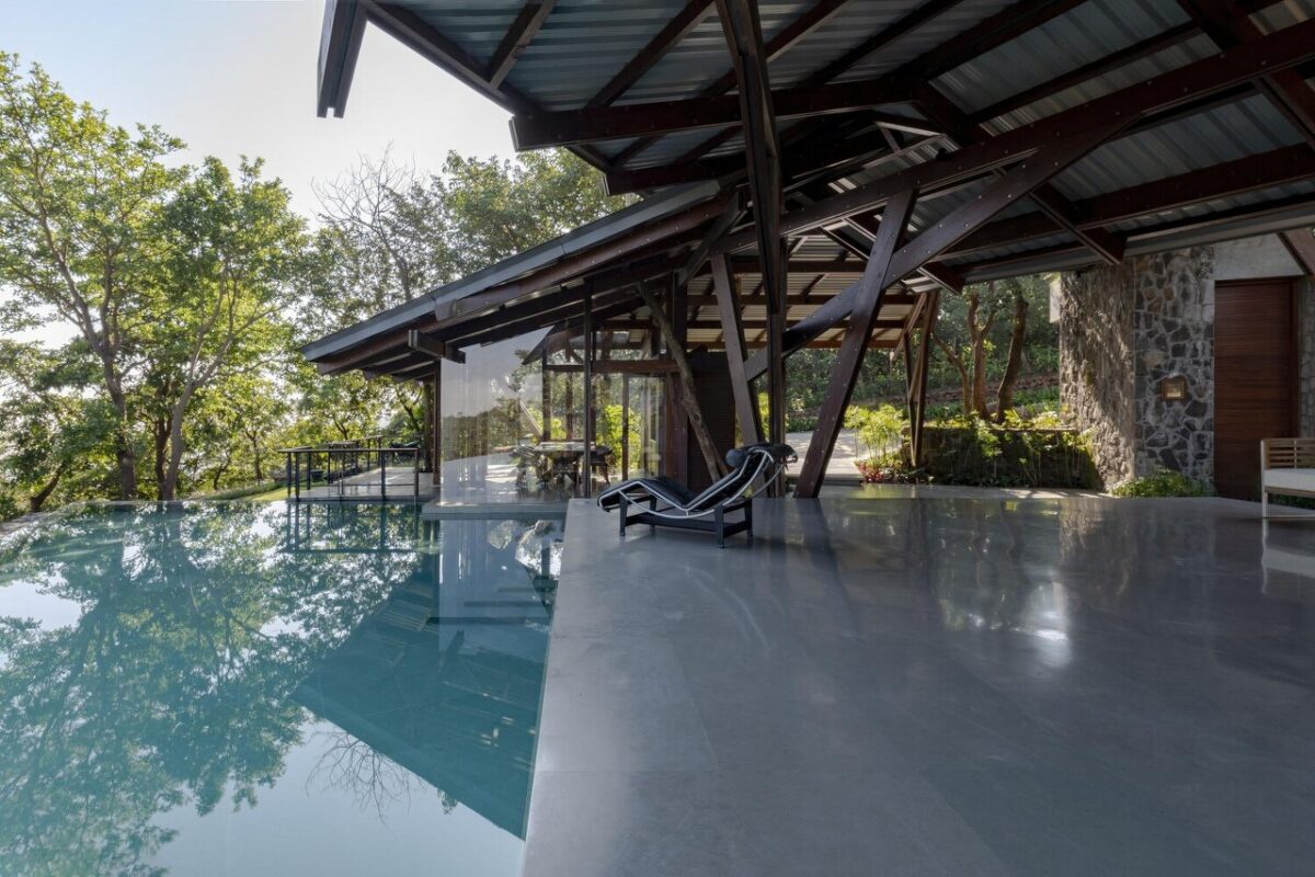 This Veranda House in Pune was Built in Separate Phases | Malik ...