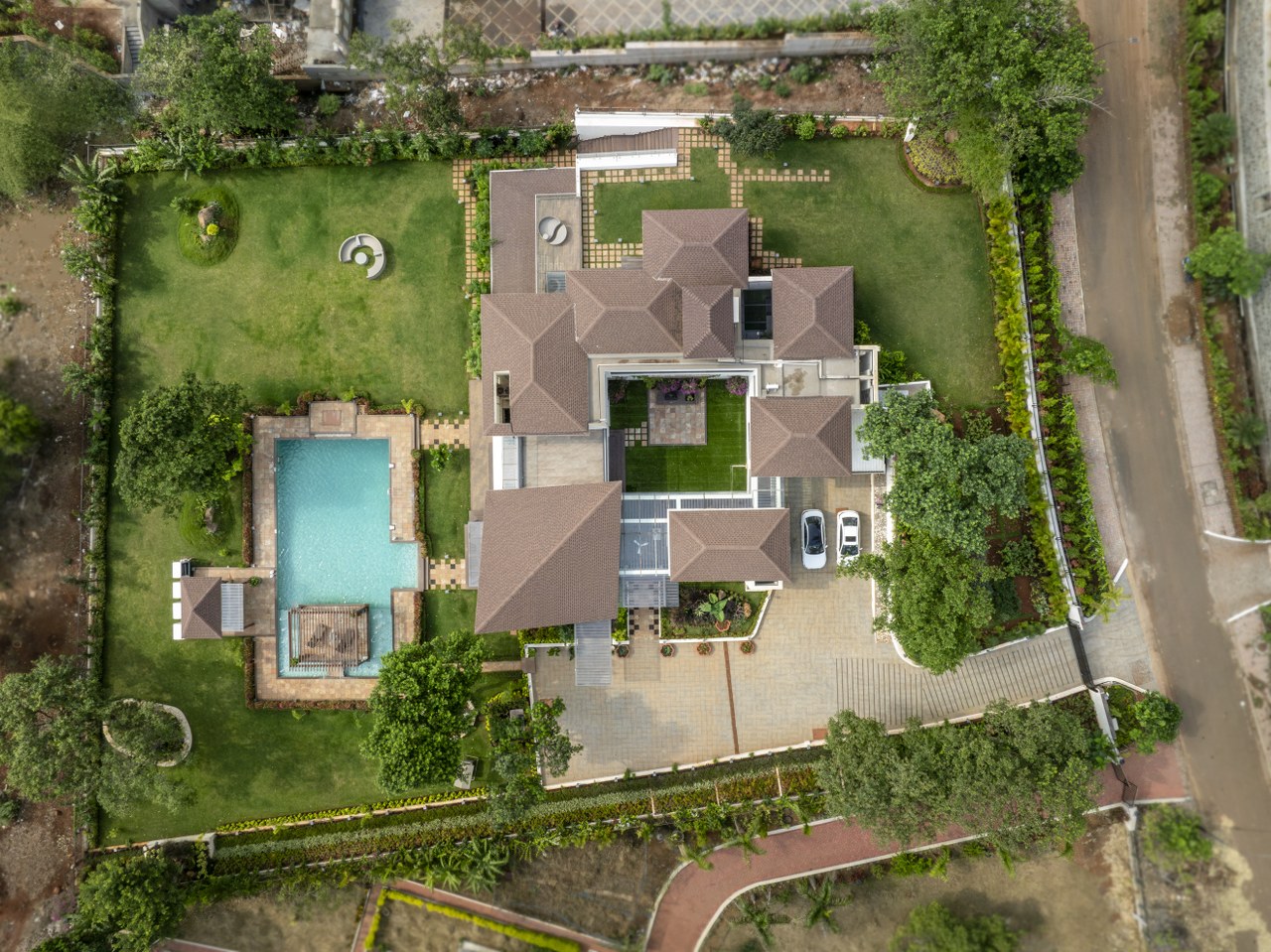 This Villa House Design is a Contemporary-Vernacular Blend | E-design ...